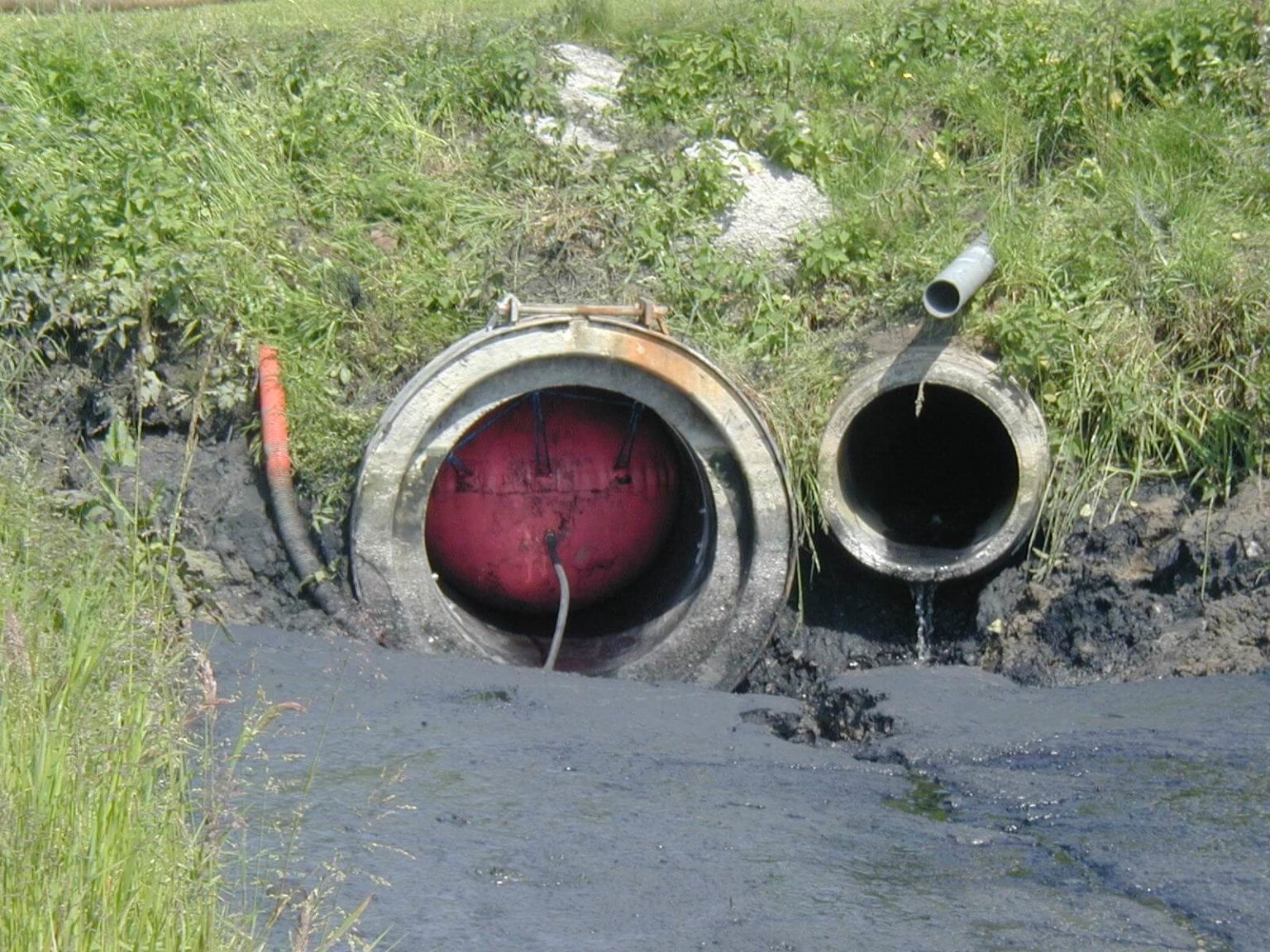 Inflatable pipe plug - Musthane