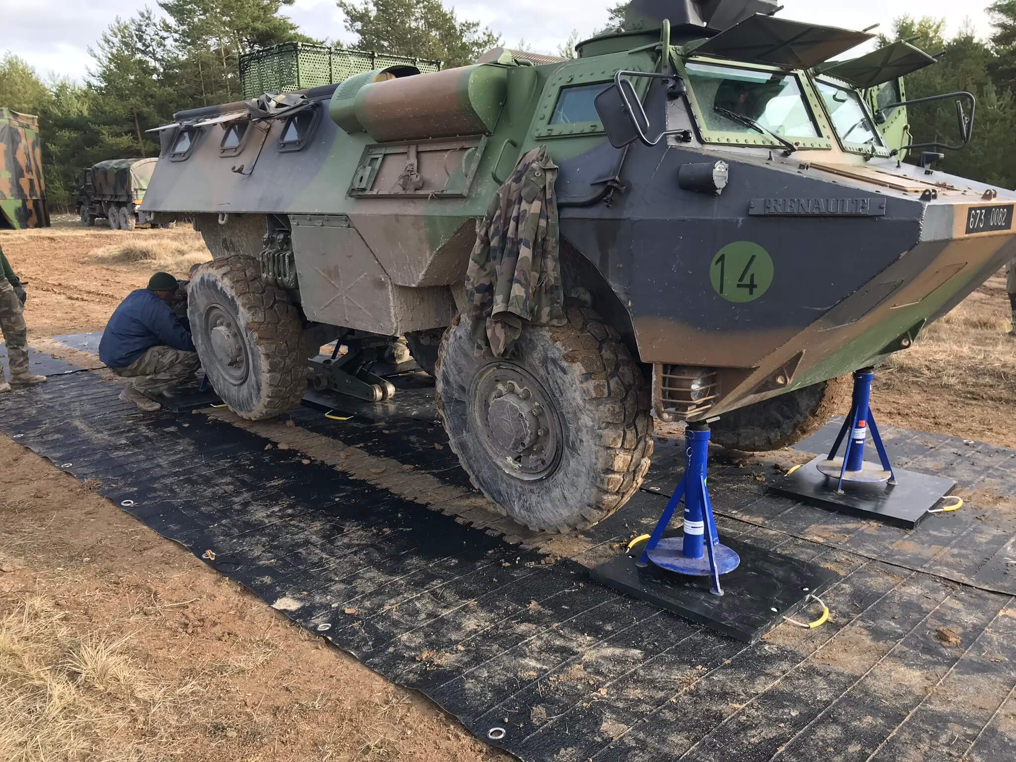 Maintenance mat for vehicle - Musthane
